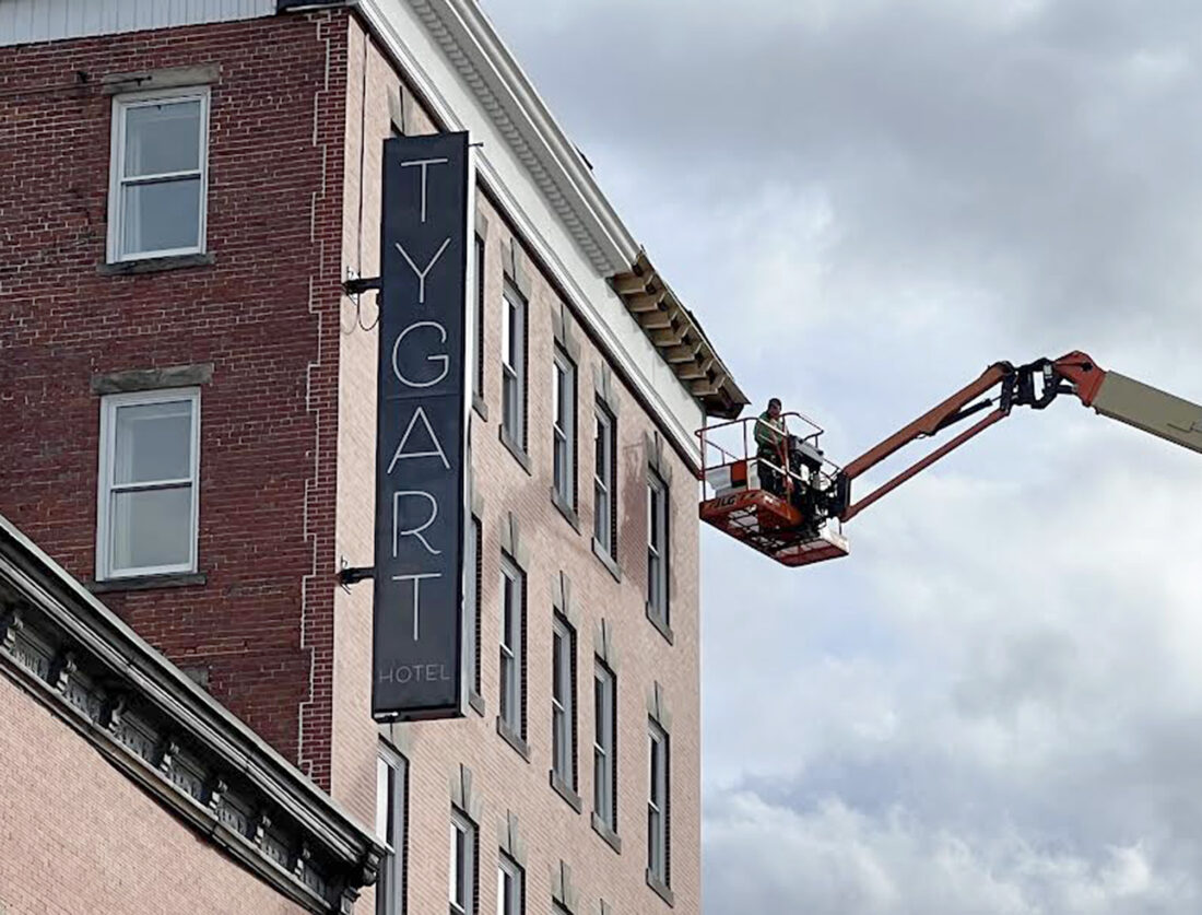 Historic hotel installs new sign | News, Sports, Jobs - The Intermountain
